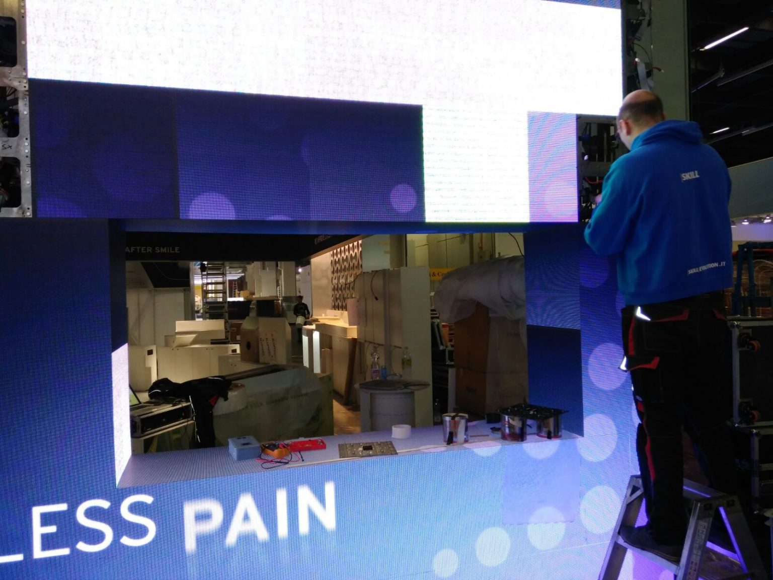 Cubo led customizzato per cliente privato in fiera Parigi - Pixel Image